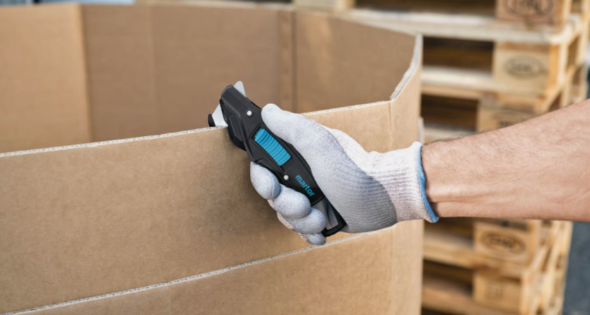 Concealed Blade Safety Knife for Thick Cardboard: The SECUMAX 370